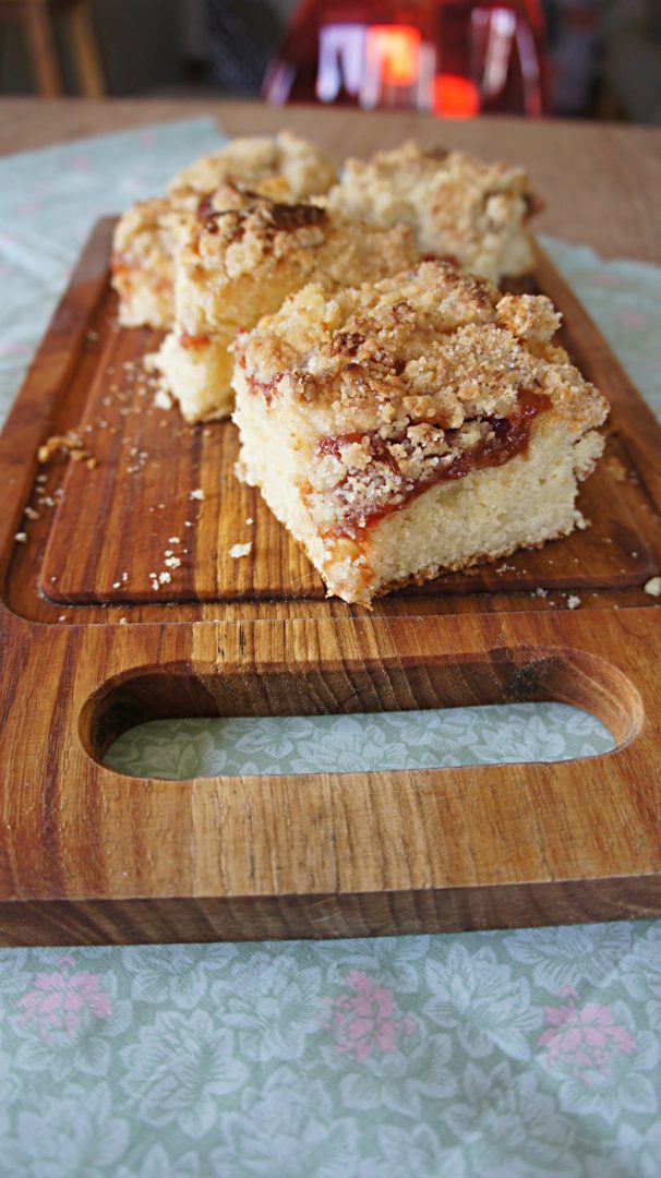Receita de Cuca de Goiabada com o Dobro de Farofa de Açúcar - Delicitas